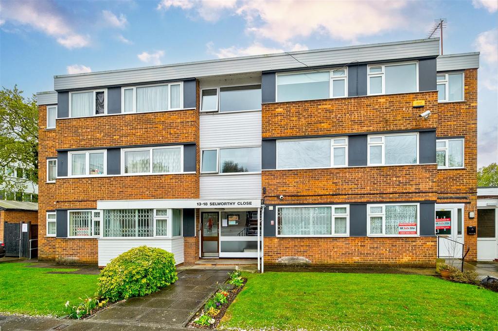 Selworthy Close, Wanstead 2 bed flat for sale - £440,000