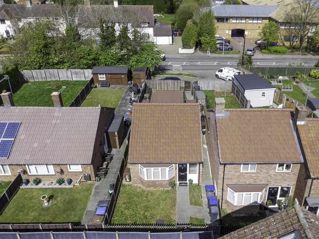 Somers Square, Welham Green North... 2 bed chalet for sale - £400,000