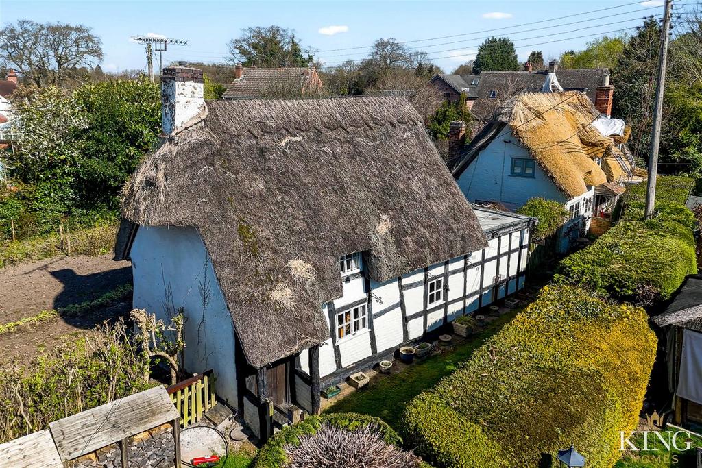 The Ridgeway, Astwood Bank, Redditch 2 bed cottage for sale - £350,000