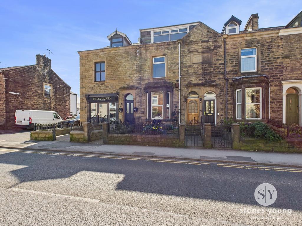 Eshton Terrace, Clitheroe, BB7 3 bed terraced house for sale - £215,000