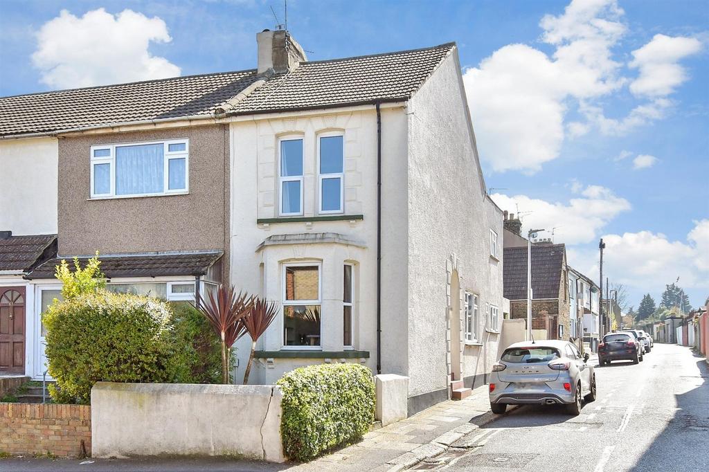 Gillingham Road, Gillingham, Kent 3 bed end of terrace house - £275,000