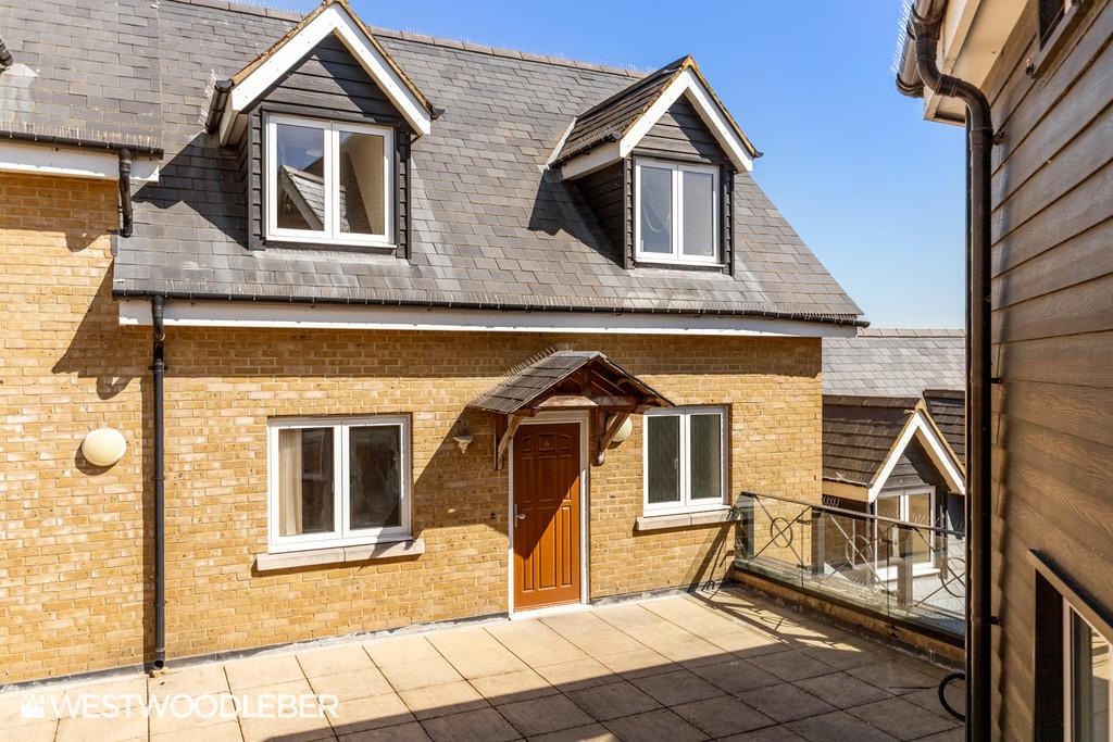 High Street, Hoddesdon EN11 4 bed apartment - £1,600 pcm (£369 pw)