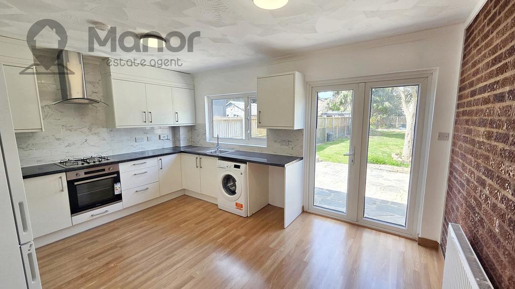 Dagenham Avenue, Dagenham, RM9 6LL 3 bed terraced house - £2,100 pcm (£ ...