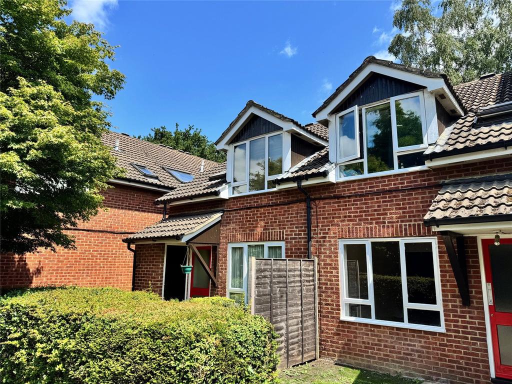 Seymour Court, Crowthorne, Berkshire Studio for sale - £163,000