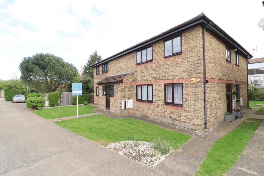 Clay Hill Road, Basildon, Essex, SS16 2 bed apartment - £150,000