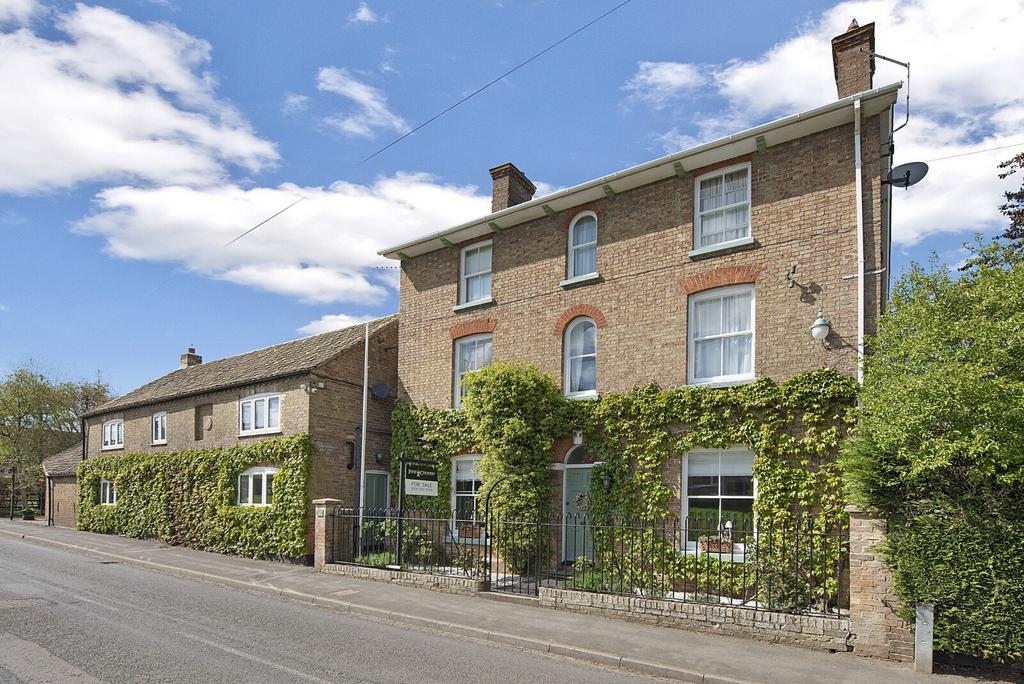 Mill Road, Huntingdon PE28 7 bed detached house for sale - £1,300,000
