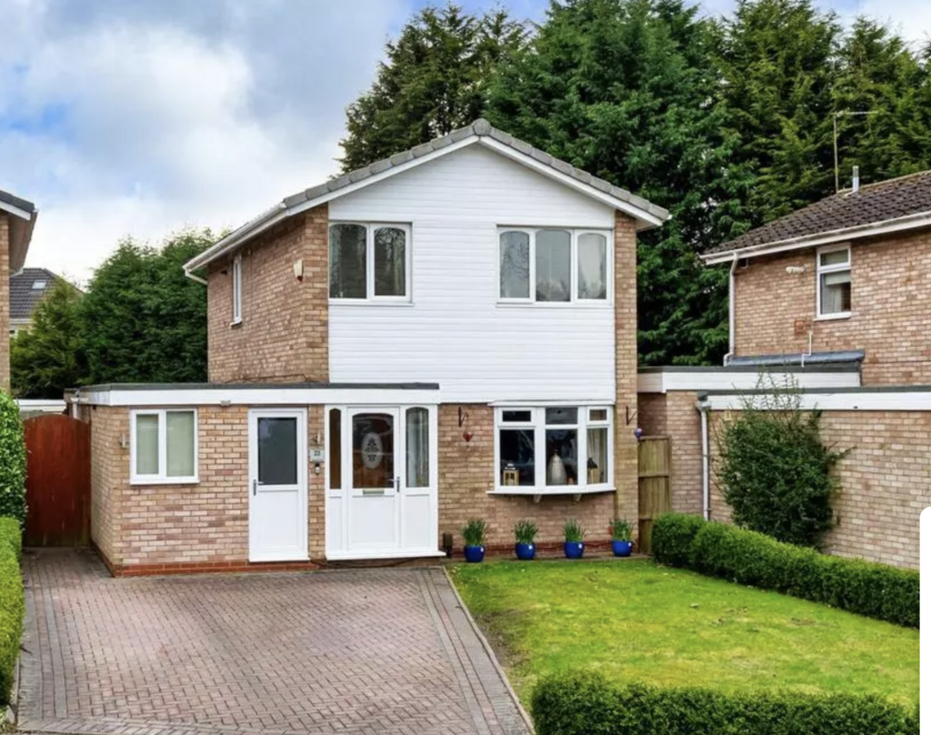 23 Glendale Close, Finchfield... 3 bed detached house - £374,995