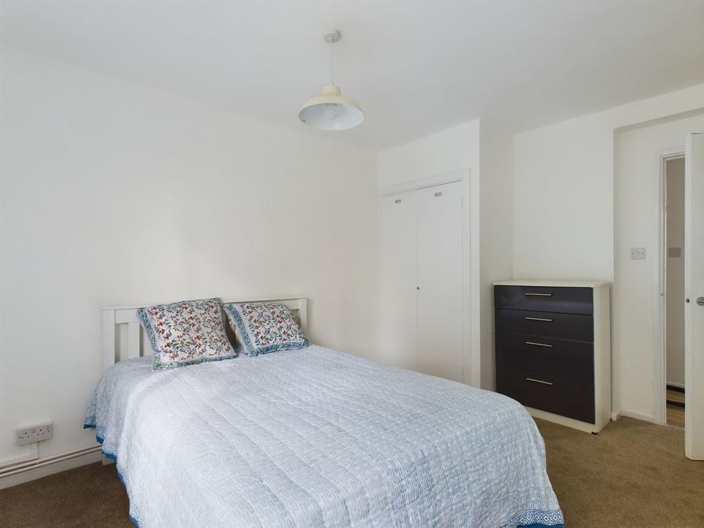 Stafford Court 4 bed flat to rent - £3,500 pcm (£808 pw)