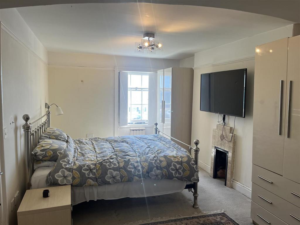 Strathallan Crescent, Isle of Man IM2 6 bed terraced house - £695,000
