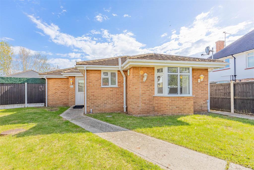 HERSCHELL ROAD, Leigh-On-Sea 1 bed detached bungalow - £400,000