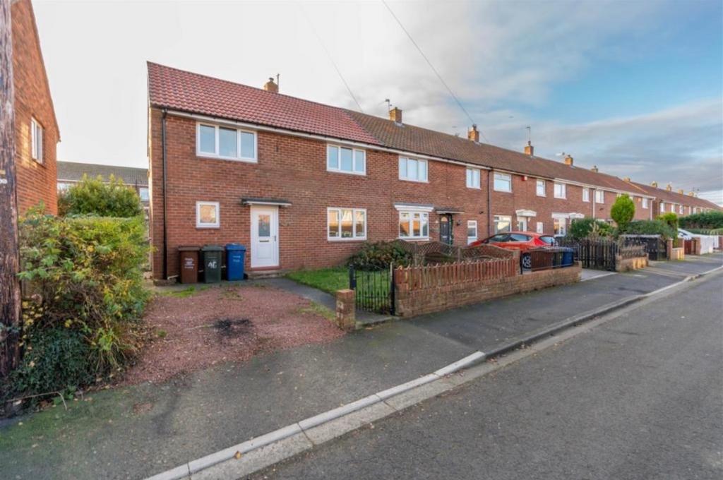 Newcastle upon Tyne NE5 3 bed semi-detached house - £895 pcm (£207 pw)
