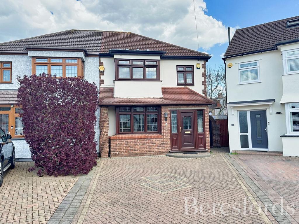 Hayburn Way, Hornchurch, RM12 3 bed semi-detached house - £500,000