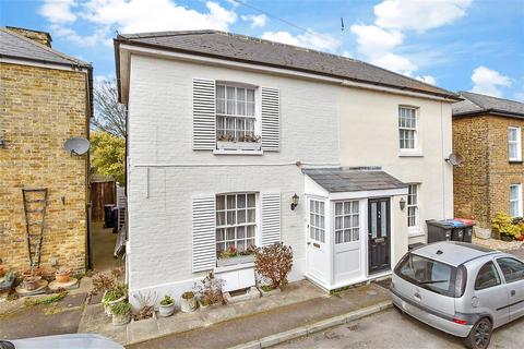 Bromstone Road, Broadstairs, Kent 2 bed detached bungalow - £325,000