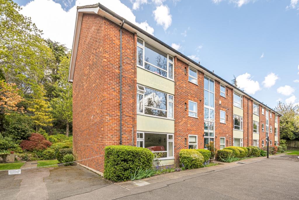 Lubbock Road, Chislehurst, Kent, BR7 2 bed flat - £1,700 pcm (£392 pw)