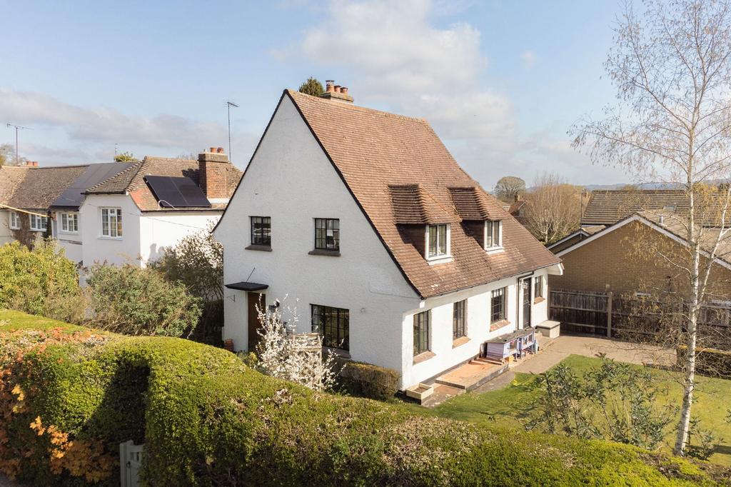 Dundale Road, Tring, Hertfordshire HP23 3 bed detached house for sale ...