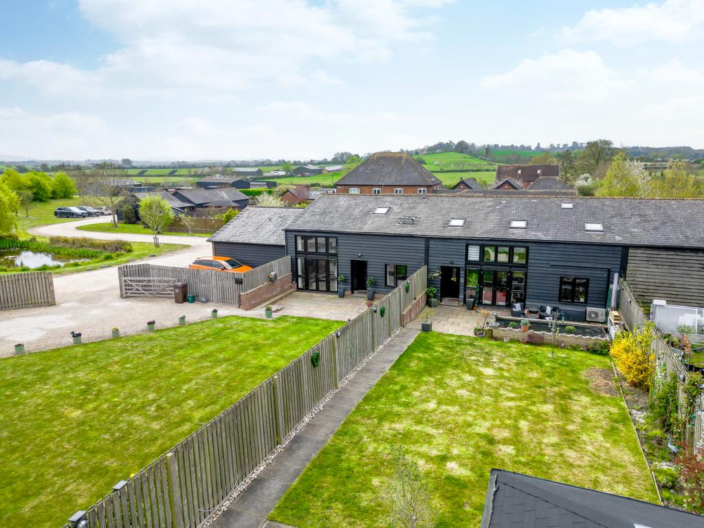 Rowden Farm Barns, Ledburn, Leighton... 4 bed barn conversion - £2,600 ...