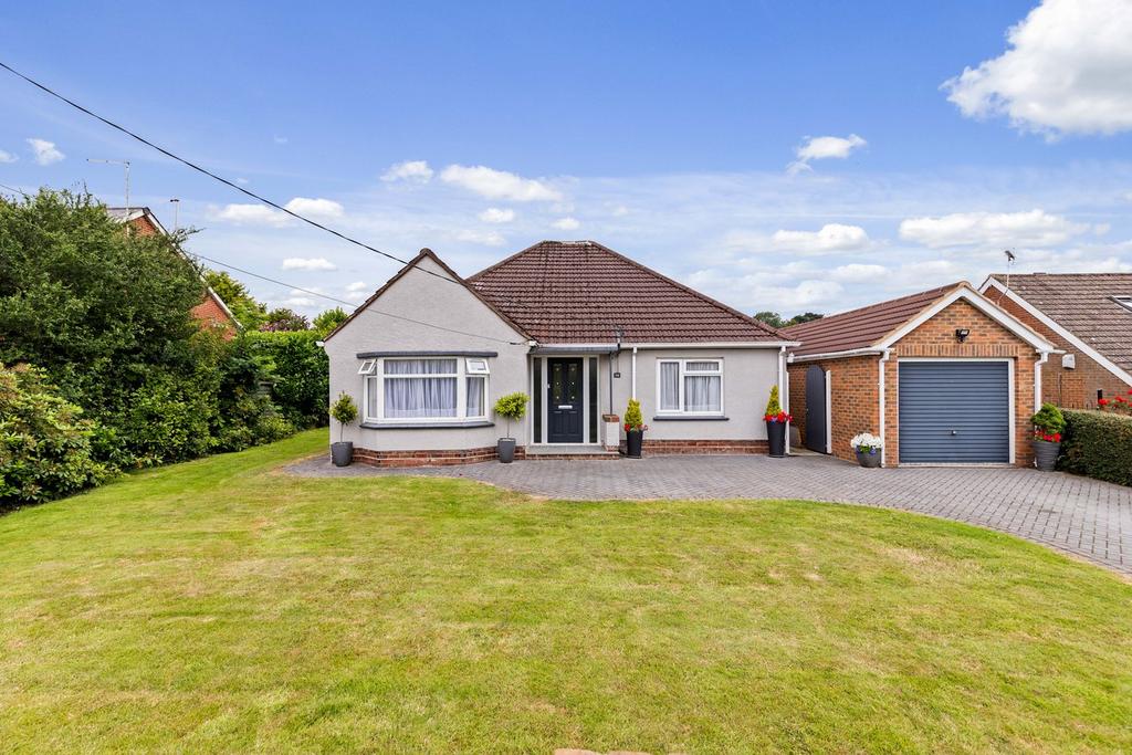 Monkton Court Lane, Eythorne, Dover... 3 bed detached bungalow - £575,000