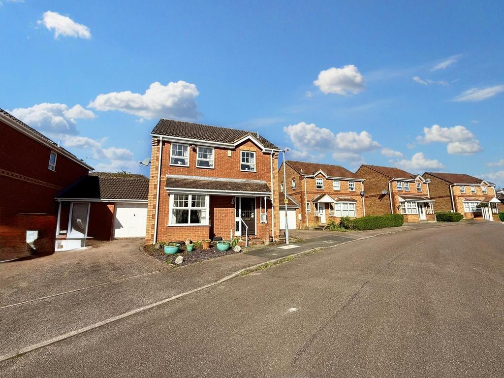 Franklin Way, Daventry, NN11 0TF 3 bed detached house - £280,000