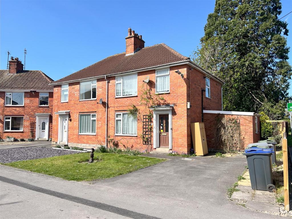 Wynsome Street, Trowbridge BA14 3 bed semi-detached house - £150,000