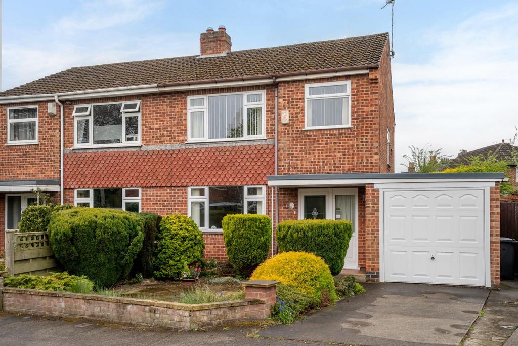 Lynden Way, York 3 bed semi-detached house for sale - £400,000