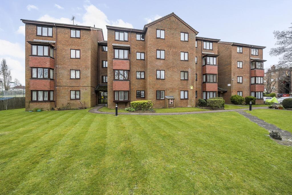 Rayners Lane, Harrow, Middlesex 1 bed apartment for sale - £125,000