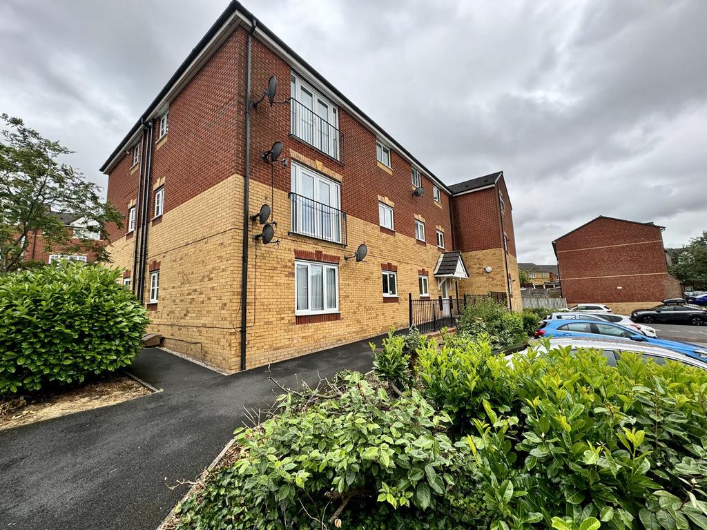 Deanery Court, Manchester, M8 0AU 2 bed apartment - £895 pcm (£207 pw)