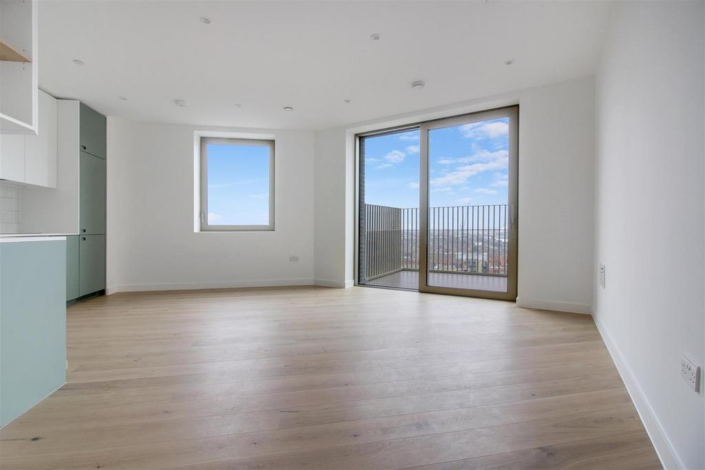 Station Road, Tottenham Hale, N17 2 bed apartment - £2,500 pcm (£577 pw)