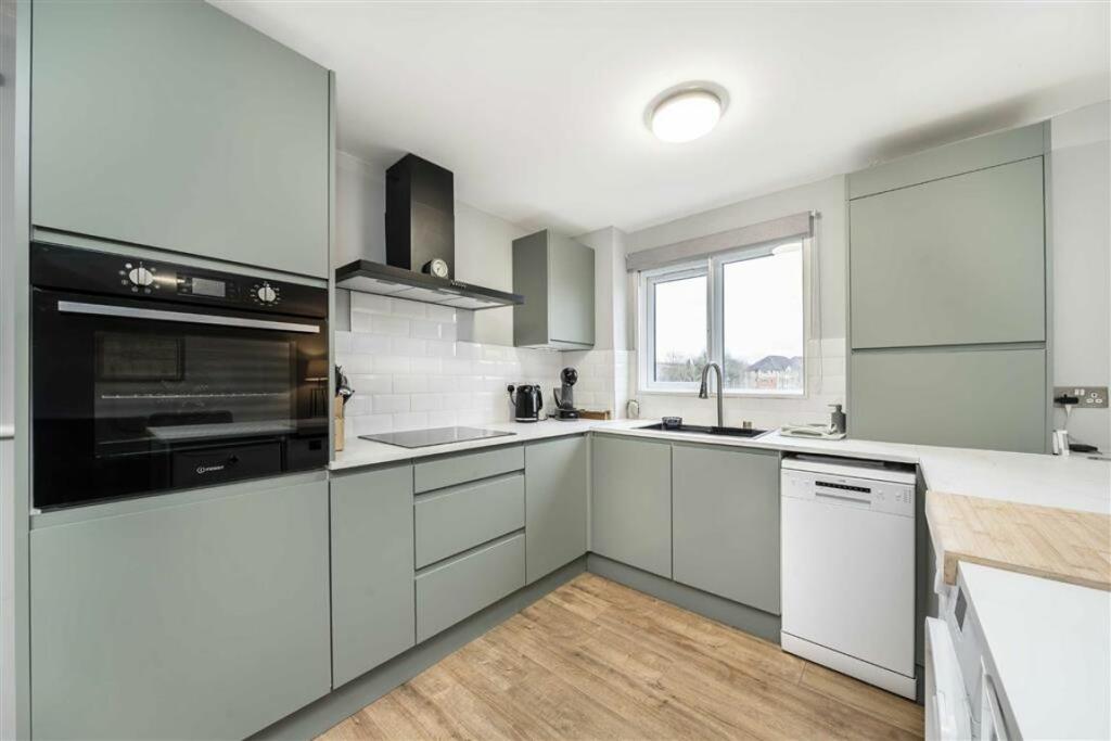 Bede House, SE14 2 bed flat to rent - £1,750 pcm (£404 pw)