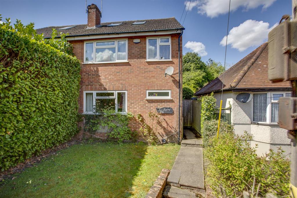 Totteridge Lane, High Wycombe HP13 4 bed semi-detached house - £475,000