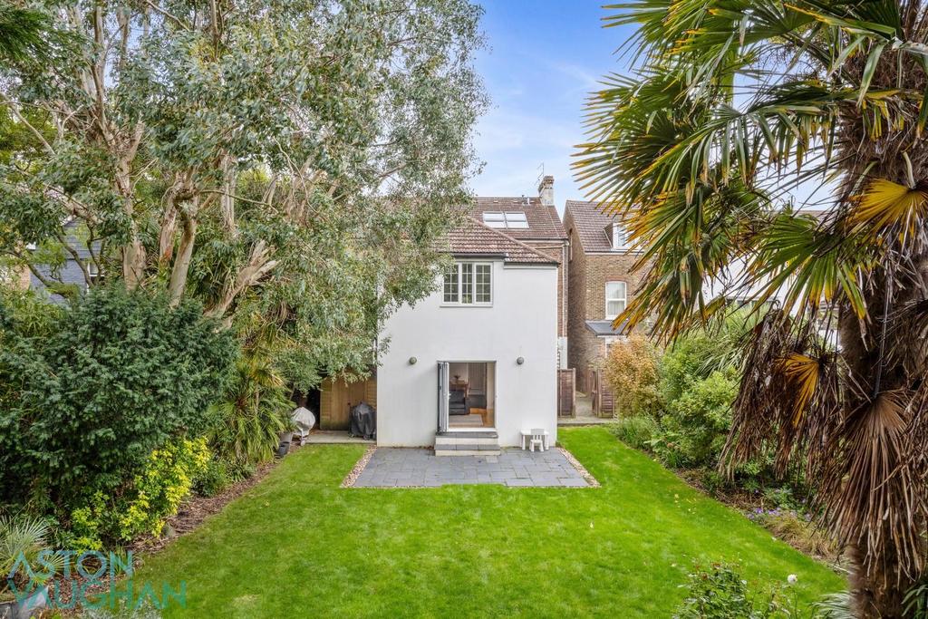 Wilbury Gardens, Hove BN3 4 bed semi-detached house - £900,000