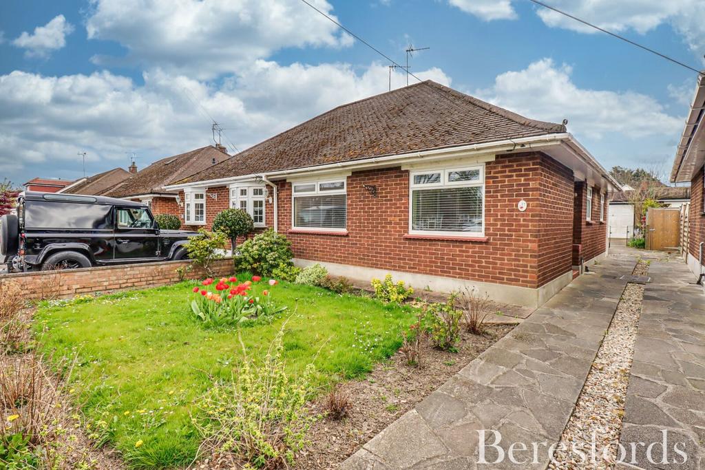 Catherine Close, Pilgrims Hatch, CM15 2 bed bungalow - £400,000