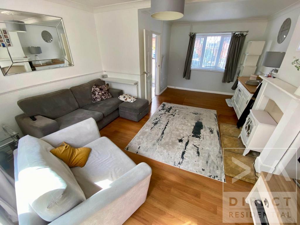 Partridge Mead, Banstead SM7 3 bed semi-detached house - £2,200 pcm (£ ...