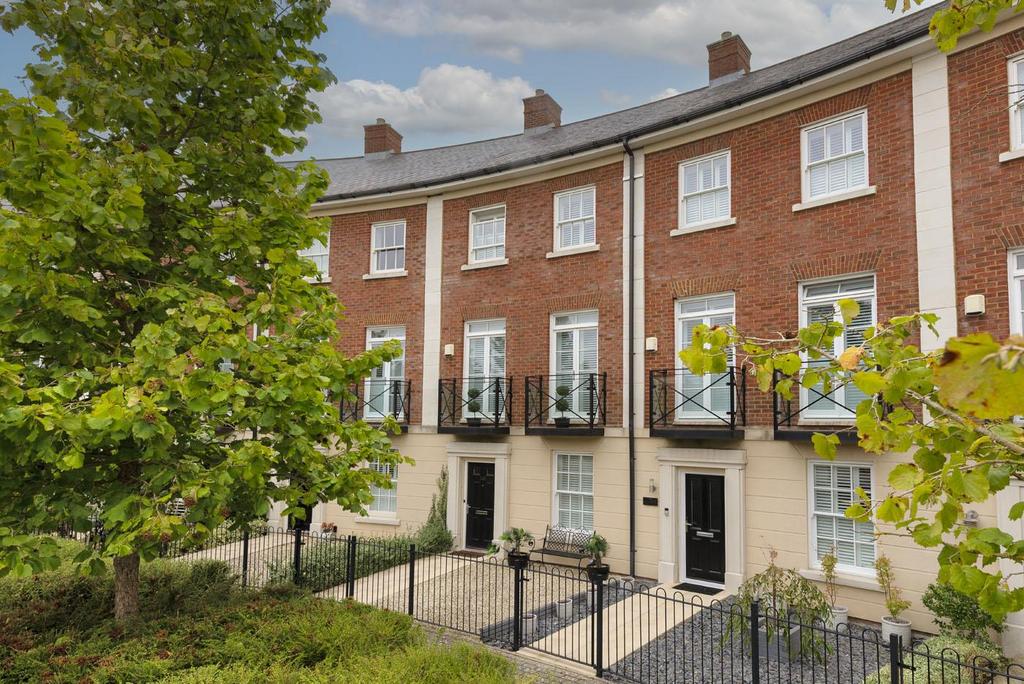 Beacon Avenue, Kings Hill, ME19 4LH 4 bed townhouse - £575,000
