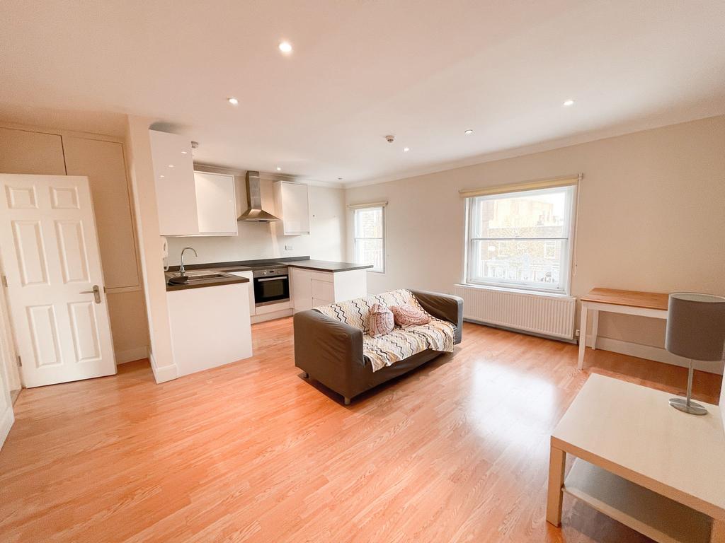 Hammersmith, London W6 1 bed flat - £1,798 pcm (£415 pw)