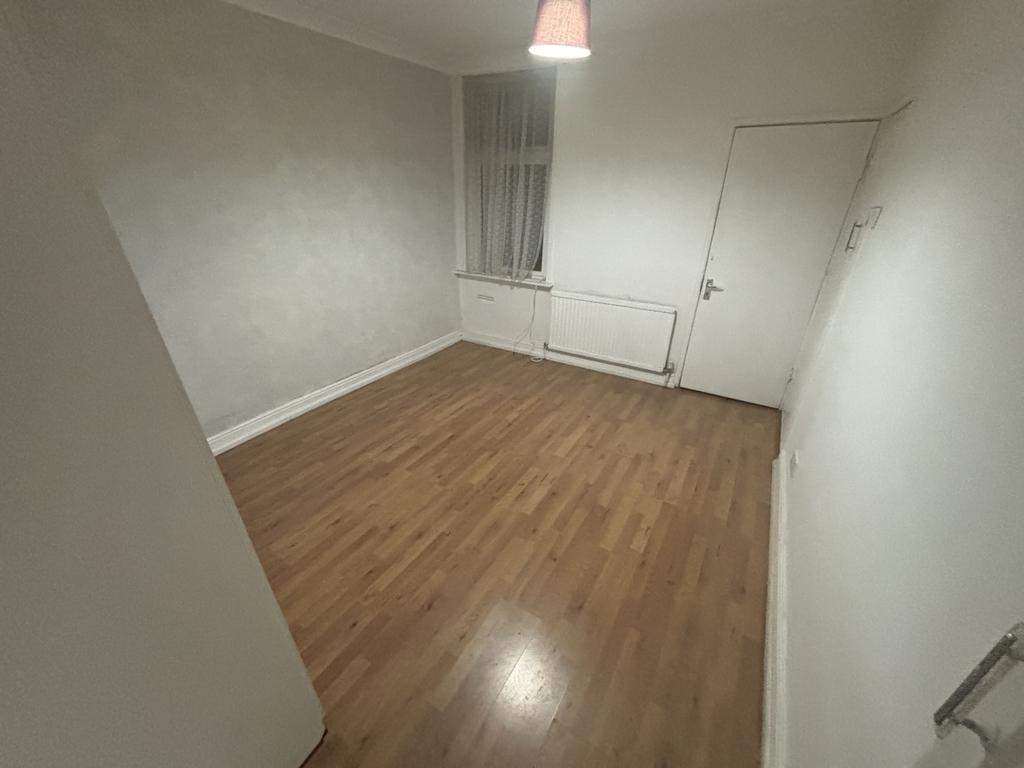 Southall, UB2 4 bed terraced house - £2,400 pcm (£554 pw)