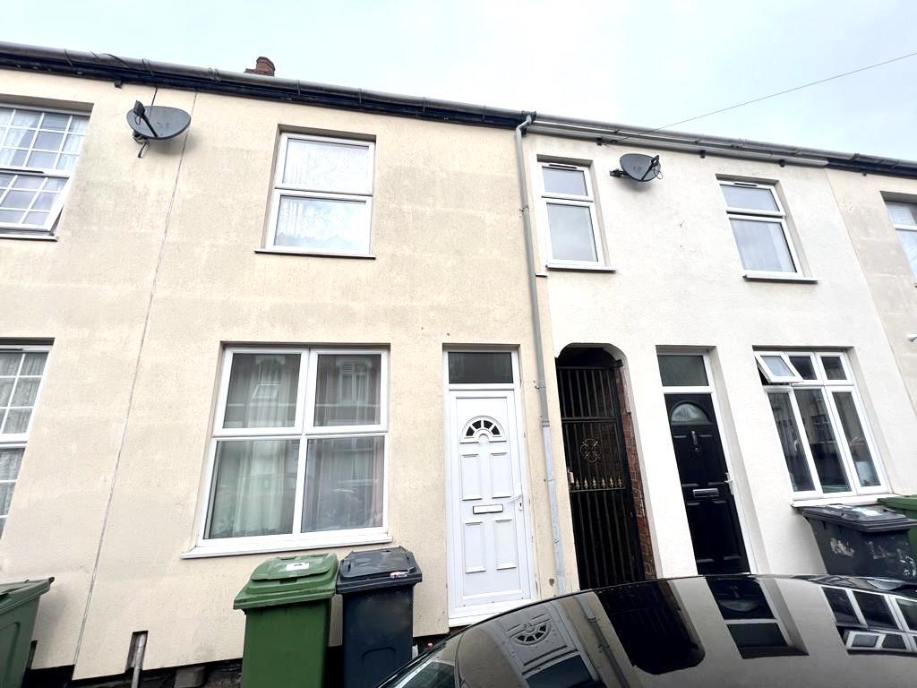 Stratton Street, Wolverhampton WV10 3 bed terraced house - £795 pcm (£ ...