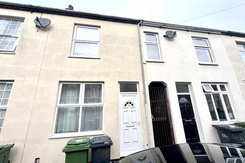 16 Warstones Crescent, Penn 2 bed semi-detached house - £825 pcm (£190 pw)