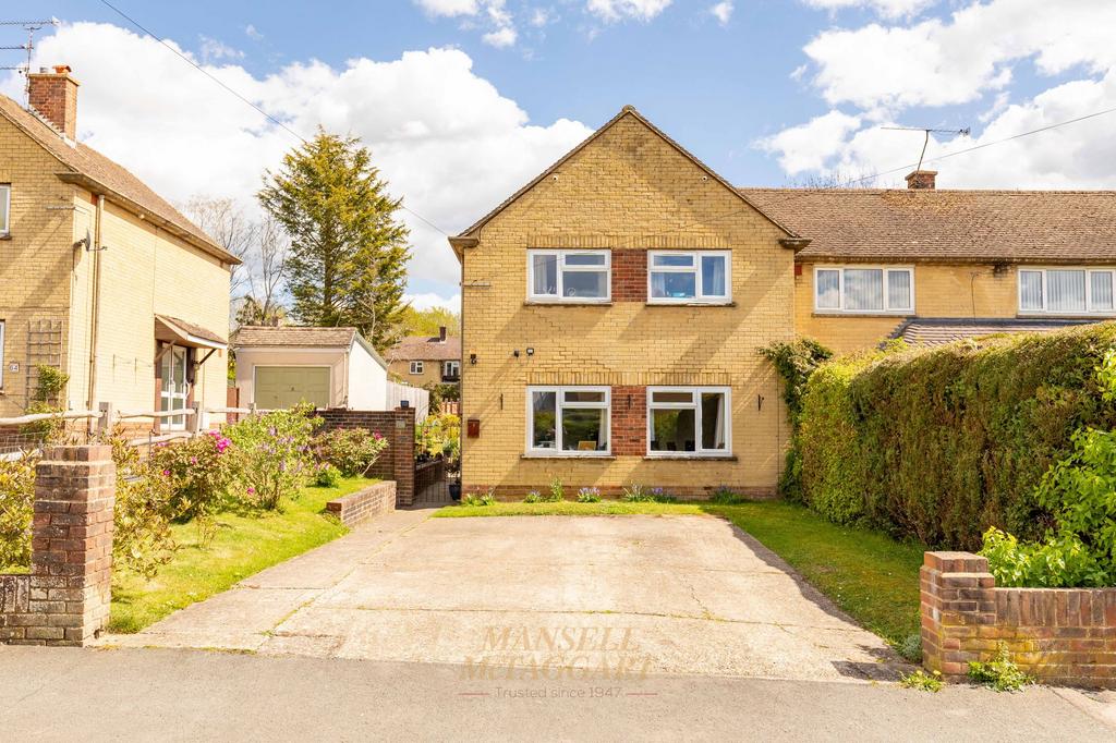 Blackwell Farm Road, East Grinstead RH19 3 bed end of terrace house - £ ...