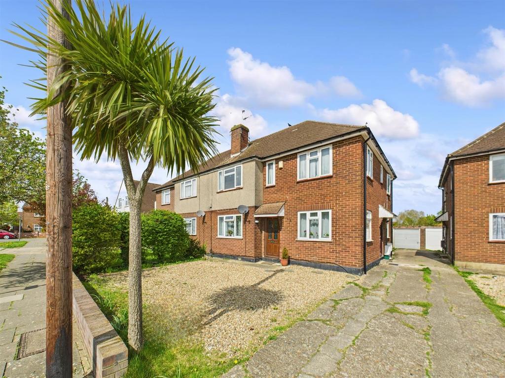 Frazer Avenue, Ruislip HA4 2 bed maisonette - £390,000