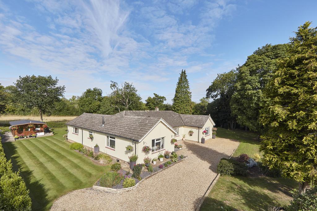 Bury Road, Bury St. Edmunds IP29 4 bed detached bungalow - £650,000