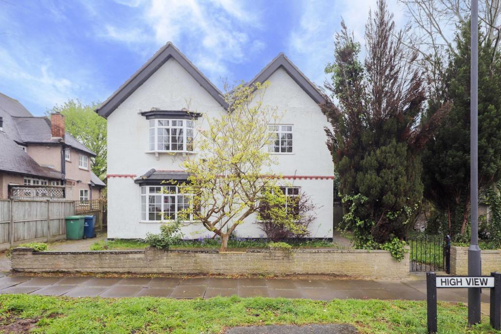 High View, Pinner HA5 4 bed detached house for sale - £1,395,000