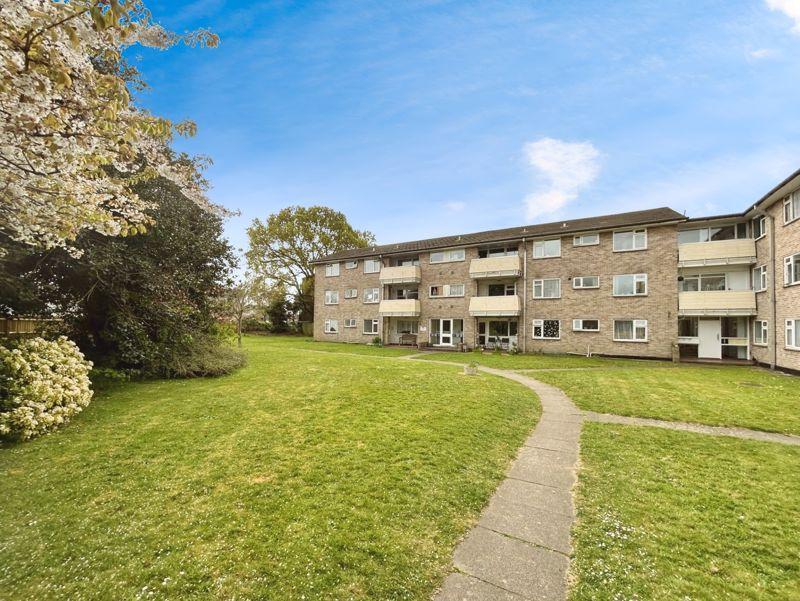 301 Wimborne Road, Poole BH15 4 bed apartment for sale - £235,000