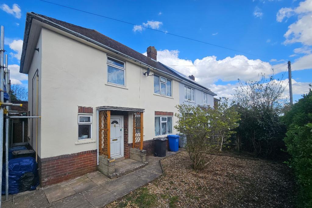 Desborough NN14 3 bed semi-detached house to rent - £1,250 pcm (£288 pw)