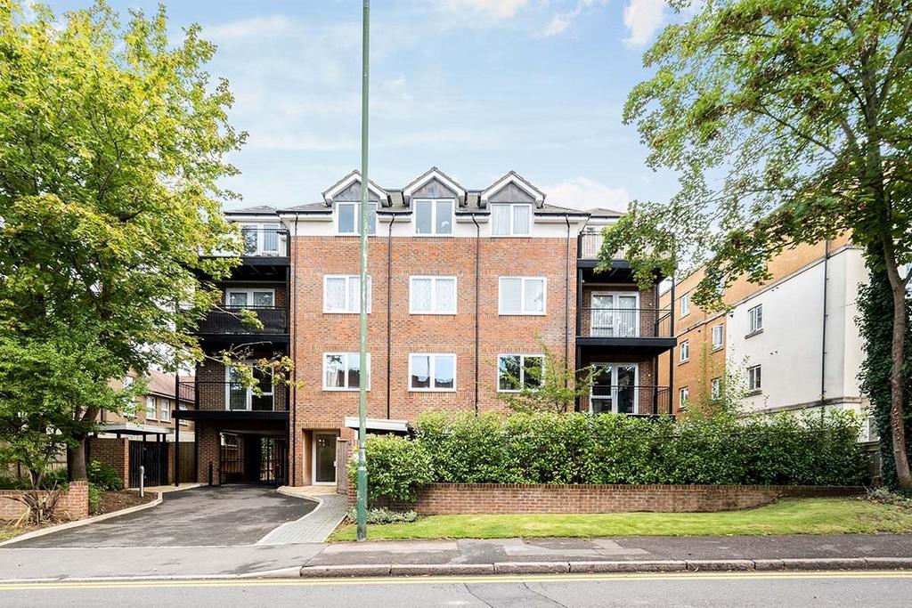 Woodcote Road, Wallington SM6 2 bed flat - £1,650 pcm (£381 pw)