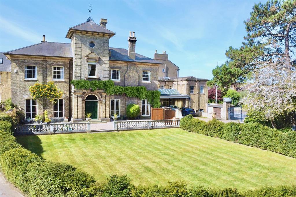 Glandore House, The Pines, Sleaford 6 bed house for sale - £650,000