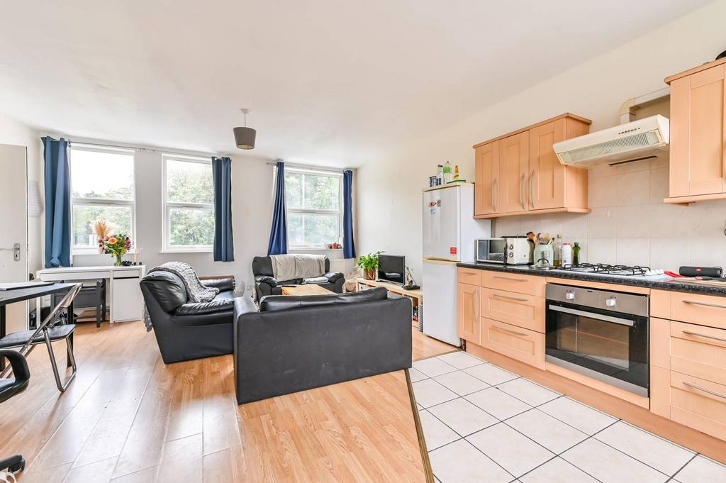 Yukon Road, Clapham South, London, SW12 2 bed flat - £3,600 pcm (£831 pw)