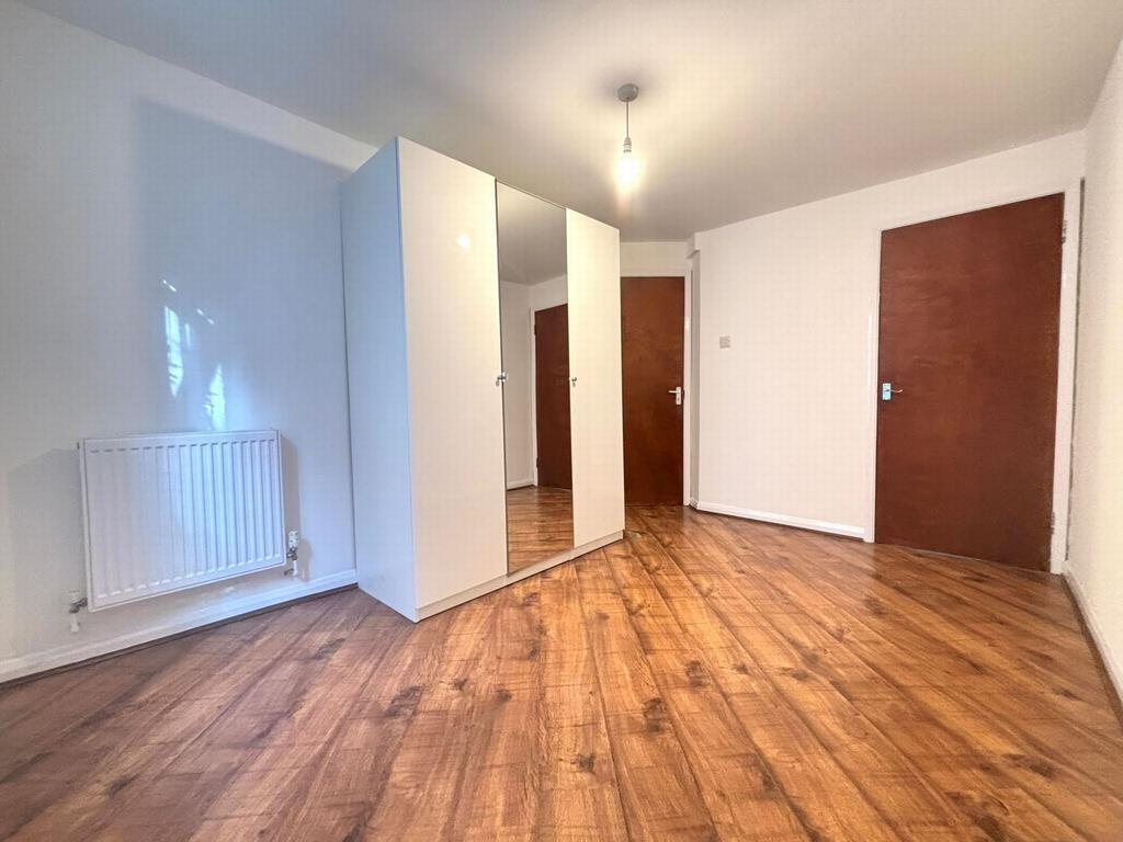 Dunfield Road, Catford, SE6 2 bed apartment - £1,600 pcm (£369 pw)