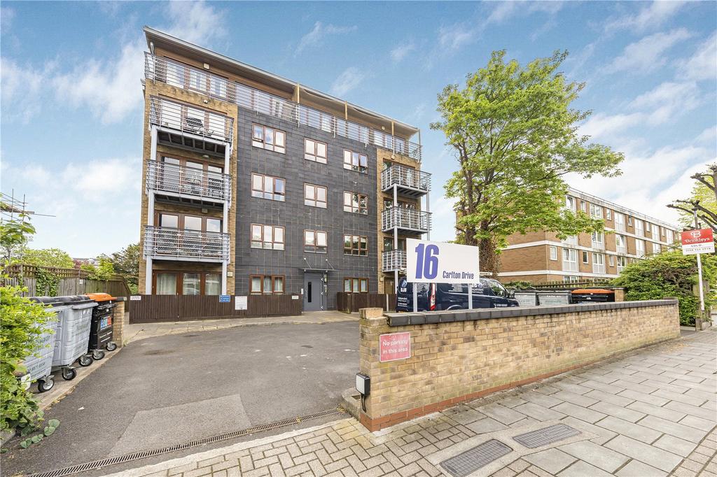 16 Carlton Drive, Putney, London, SW15 2 bed apartment - £500,000