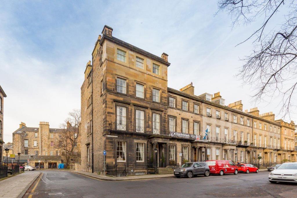 Rutland Square, Edinburgh 2 bed flat - £2,150 pcm (£496 pw)