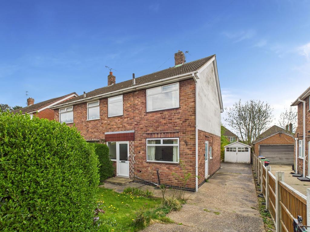 Westland Avenue, Nottingham NG15 3 bed semi-detached house - £180,000